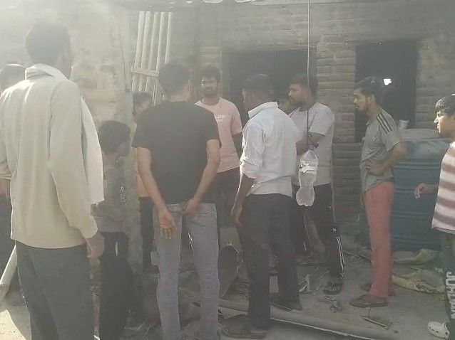 Mathura Oxygen Cylinder Blast | Houses Damaged, No Casualties
