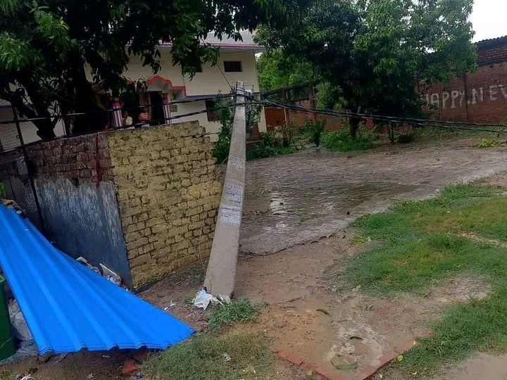 Dharmsinghwa Power Outage | Poles Fall Due to Storm in Santkabirnagar
