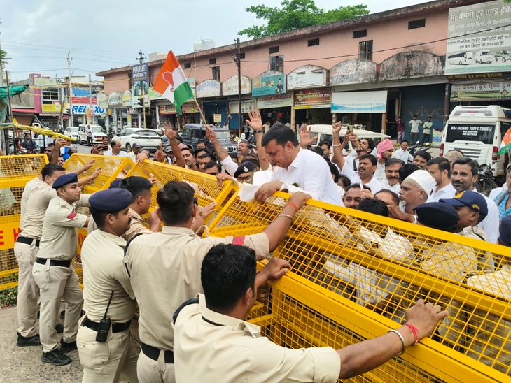 Harda MLA Protests Power Cuts & Smart Meters | Congress