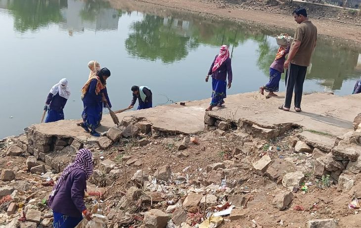 Cleaning of Sheetla pond by removing dirt