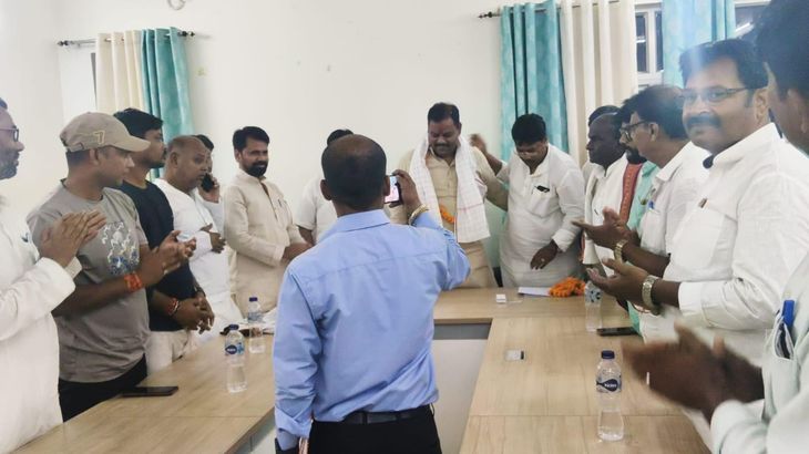 Workers should strengthen the organization by reaching every village