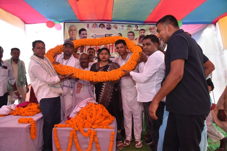 Dr. Bharti Mehta reached the village for the first time after becoming MLC.