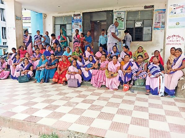 Asha workers boycott work and raise slogans due to non-payment of ...