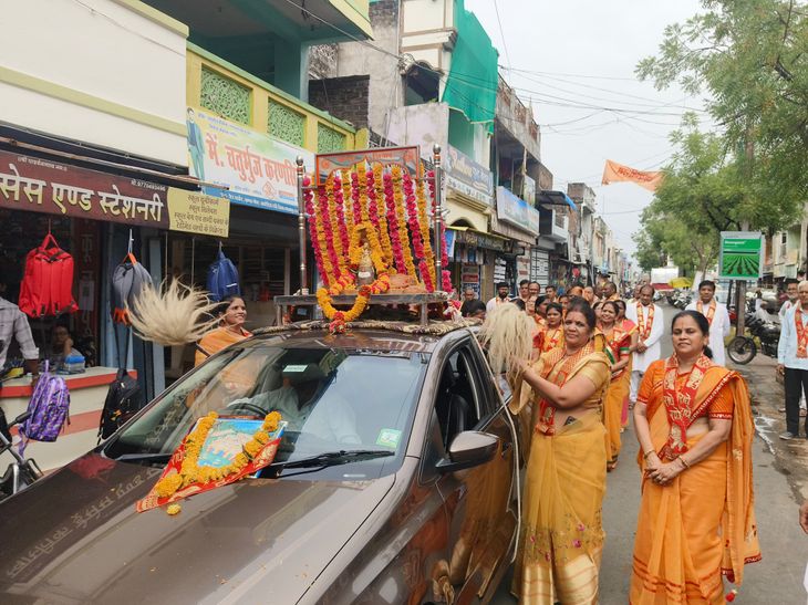 Akodiya Mahesh Navmi: Women Sing Bhajans, Chair Race for Kids