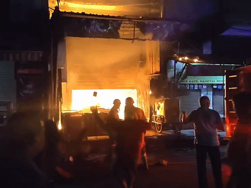 Bareilly P Kumar Sweets House Fire | Lakhs Damage, Fire Brigade Control