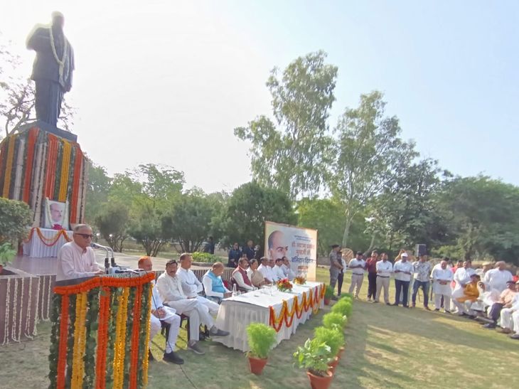 Delhi BJP Pays Tribute to Dr. Mukherjee | Tree Plantation