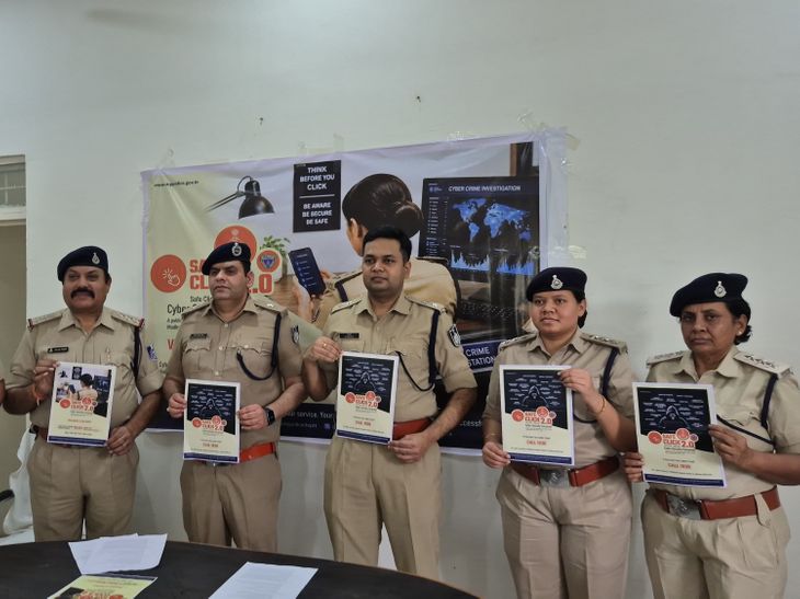 Harda Cyber Thug Awareness Campaign | Police Village Visit