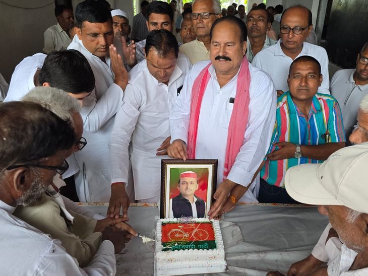 Akhilesh Yadav Birthday | SP Workers Distribute Fruits, Sweets Naugaon ...