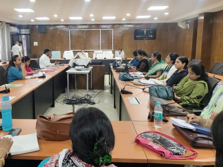 Bhojpur Review Meeting Focuses on PM Matru Vandana Yojana Target