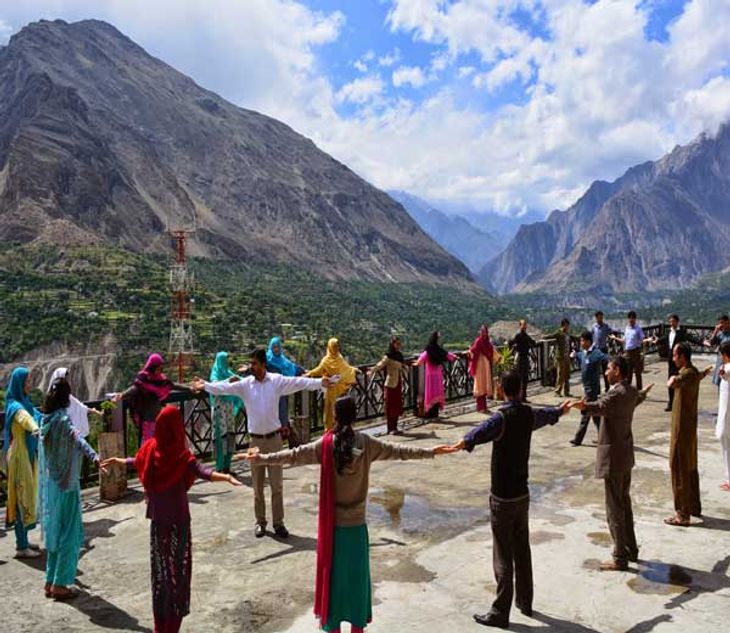read intersting information about pakistan's hunja community