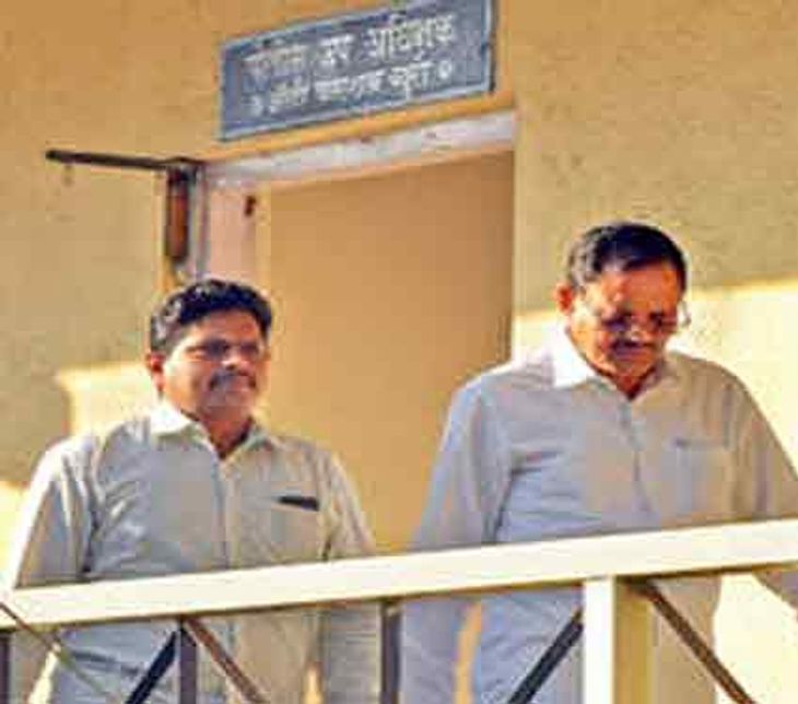 farmer MP Devidas Pingle arrested for disproportionate property in Nashik | बेहिशेबी रोकडप्रकरणी ...