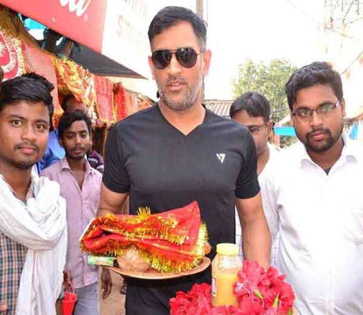 Ms Dhoni Reached Deodi Temple At Ranchi | IPL दरम्यान मध्येच रांचीत ...