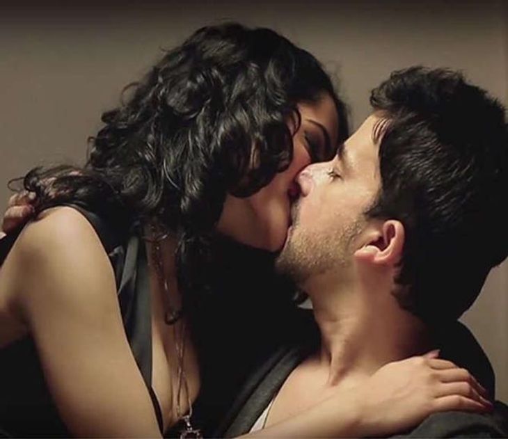 TV On Screen Brother-Sister Jayashree Venkataramanan And Akhlaque Khan Lip Lock | शॉर्ट ...