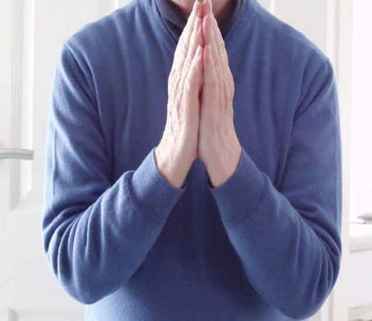 Tradition About Namskar | कोणत्या 6 लोकांना करु नये नमस्कार आणि का ...