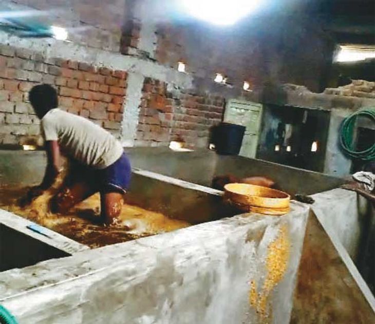 fake basmati rice and poha production in bhagalpur | 30 रु.च्या तांदळात ...