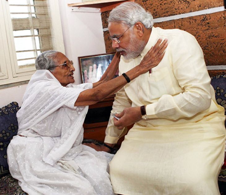 mother of narendra modi hiraben modi doing garba on diwali