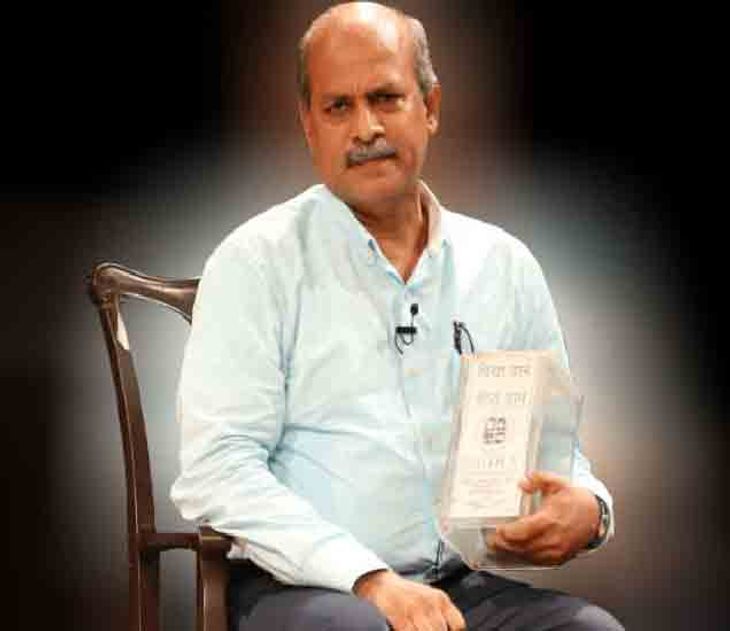 This Professor Begged In Mumbai Local Trains For This Cause