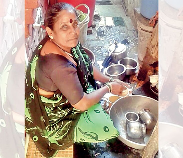 Sampath More write about Sarubai waghmare | कचरावेचक लोककलावंत | Divya Marathi