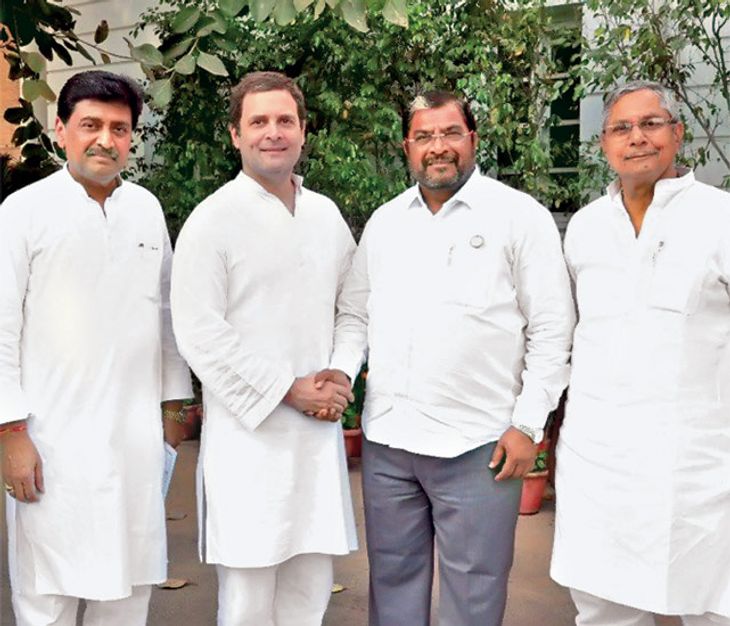 mp raju shetti meet rahul gandhi, join in upa | ‘स्वाभिमानी’ कार्यकर्ते ...