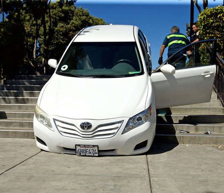 Uber Driver Gets Stuck Driving Down Stairs Was Using Map App