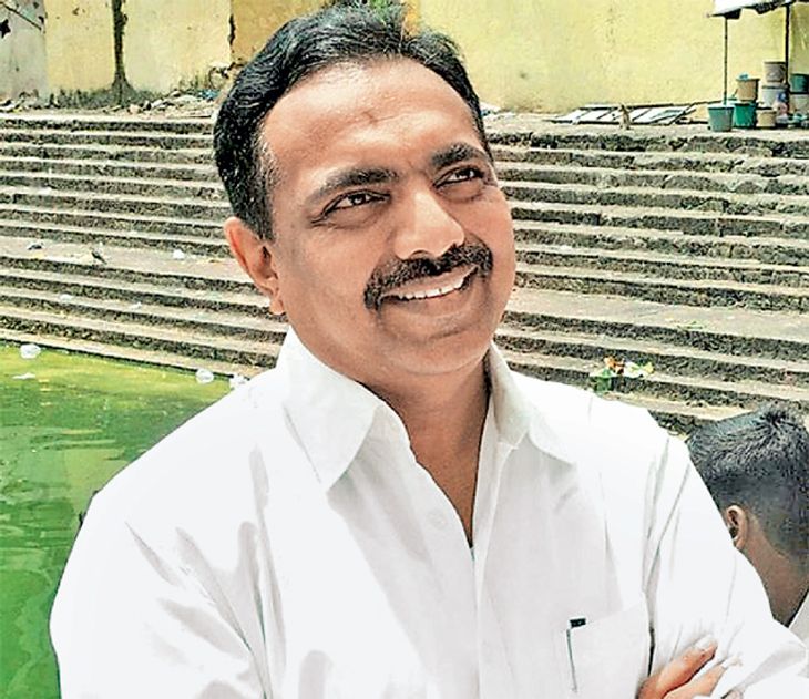 raja kandalkar write on jayant patil | जयंत पाटलांच्या वाटेवरची फुले ...