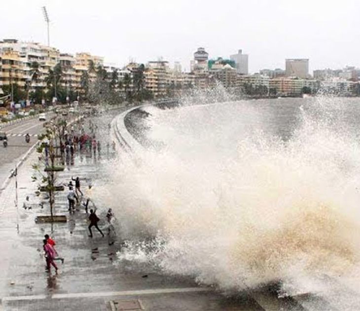 Mumbai faces hide tides. Tons of garbage thrown out by the sea in ...