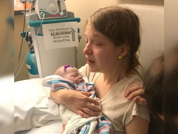 8 Day Old Baby Died Just AFTER A KISSED HER, Devasted Mom Warned Other ...