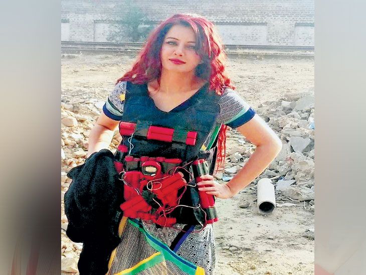 Pakistani pop singer threatens Modi with suicide jacket | पाकिस्तानी ...