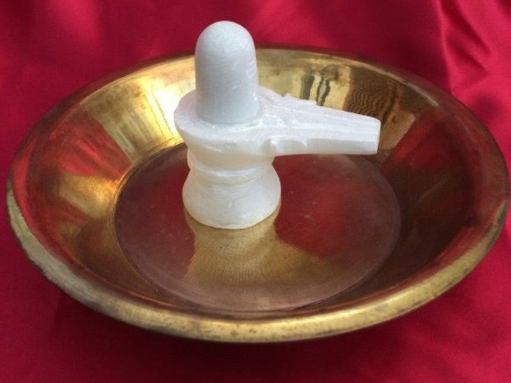 idols in home, Shivling in home, old tradition