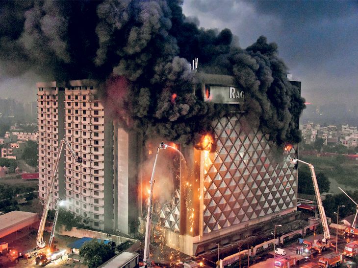 The 14-floor building was got catch in fire, more than 300 employees ...