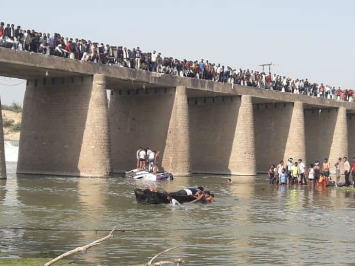 Rajsthan Bundi Bus accident | Bus Falls In Mej river news and updates ...