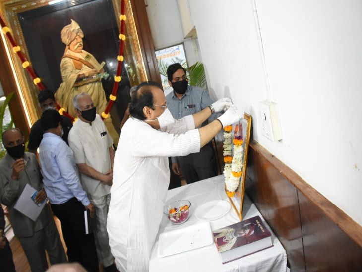 Deputy Chief Minister Ajit Pawar's visit to Sarathi office ...
