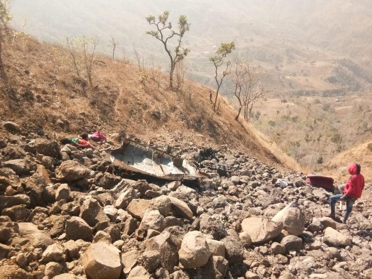 Nandurbar : Toranmal Ghat jeep accident ; Six laborers die on the spot ...