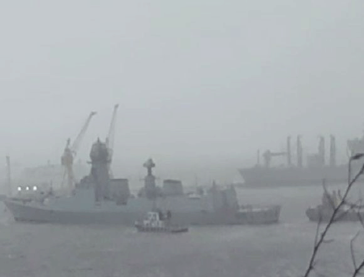 More Than 140 People Were Rescued When A Ship Was Stuck In The Sea Near ...