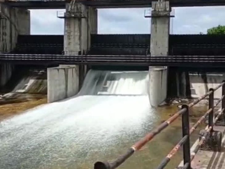 Seven gates of Isapur Dam opened, discharge of water started at 11958 ...