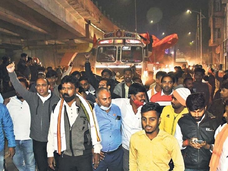 Chhatrapati Shivaji Maharaj statue Arrival at midnight; Jallosh in ...