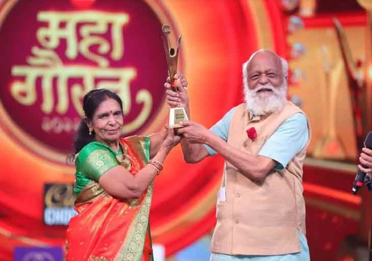Veteran singer Pushpa Pagdhare honored with the Lifetime Achievement ...