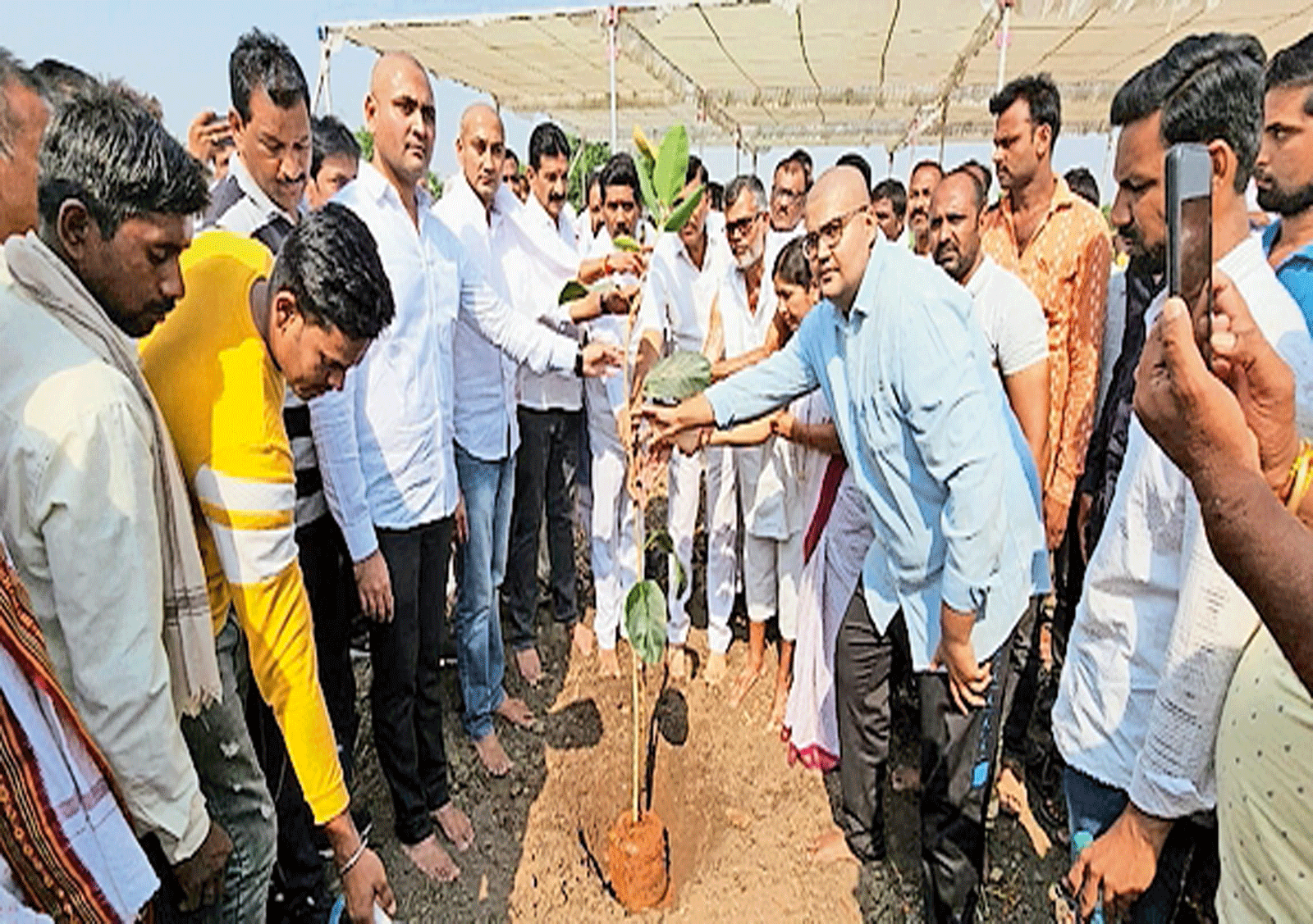 MLA Sandeep Kshirsagar's mother's bones and Raksha were discarded and a ...
