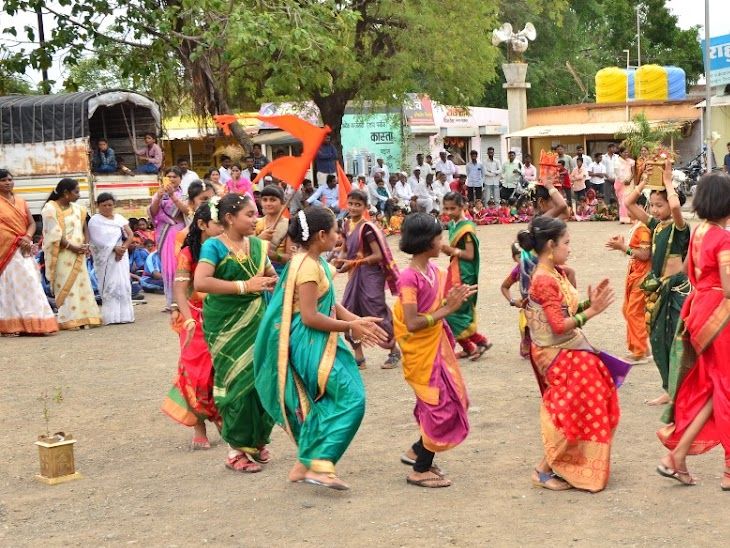 Eye-catching arena ceremony for children; Commencement of Dindi ...