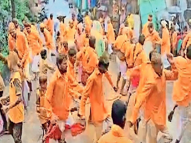 Paraj procession of Dhangar Samaj in Ter | marathi news | पारंपरिक ...