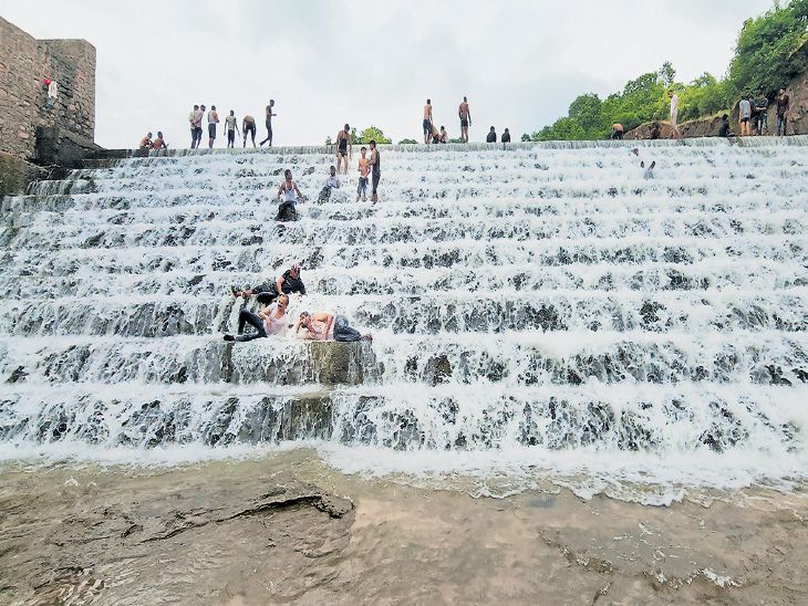 This is not Bhushi, but the Nimbadevi Dam in Satpura... the water in ...
