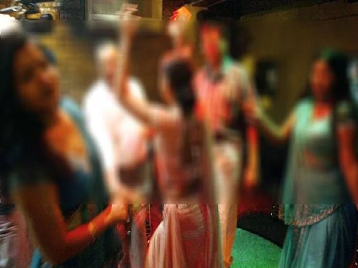 Dance Bar at MA Capital Restaurant near Hagalur; Rural police raid | marathi news | संगीत संच ...