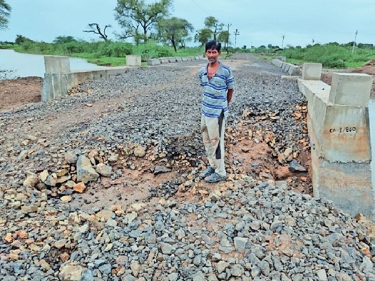 The Palodi to Gotra road was carried away; Morna river was flowing due ...