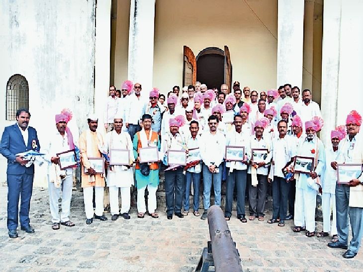 Tribute to ex-servicemen and freedom fighters| marathi news