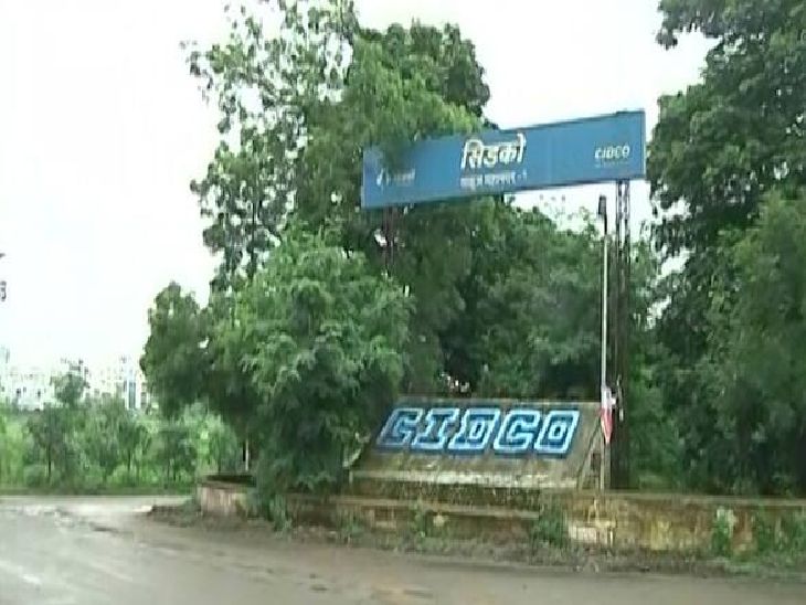 How the CIDCO to Hersul T Point road got damaged in the first rain ...