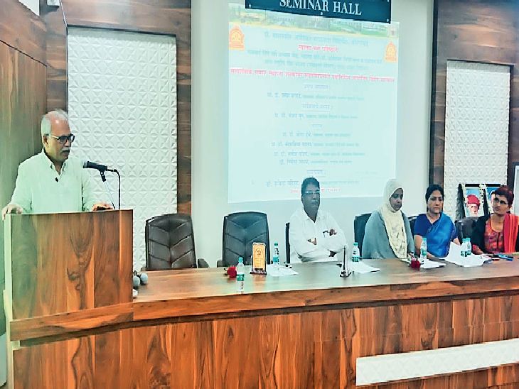 Mahatma Phule gave the idea of human liberation: Dr. Umesh Bagade ...