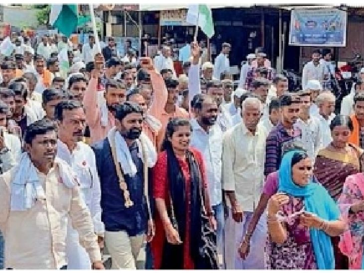 Swabhimani Asood Morcha hit the tehsil | आसूड मोर्चा: तहसीलवर धडकला ...