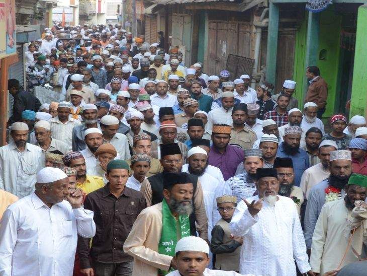 Julus-e-Gousia in excitement ; Hundreds of Muslim brothers participated ...