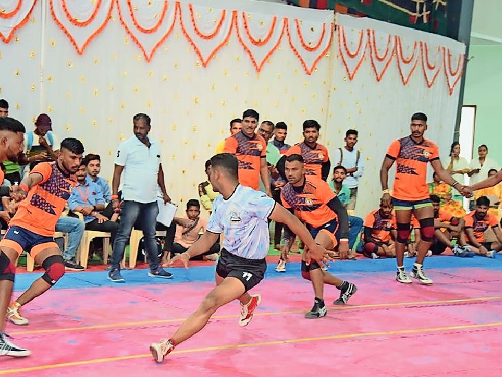 Kabaddi tournament on mats for the first time in Badnapur | दिव्य मराठी ...