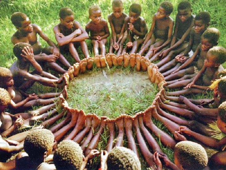 The Ubuntu philosophy of South Africa, where everyone organizes ...
